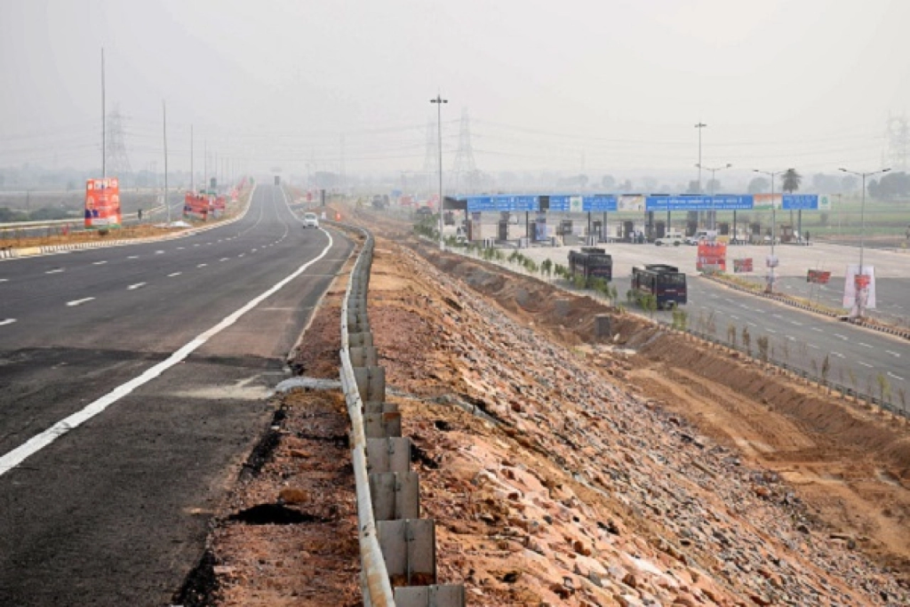 Noida-Greater Noida Expressway Set To Be Revamped; Four New Underpasses ...