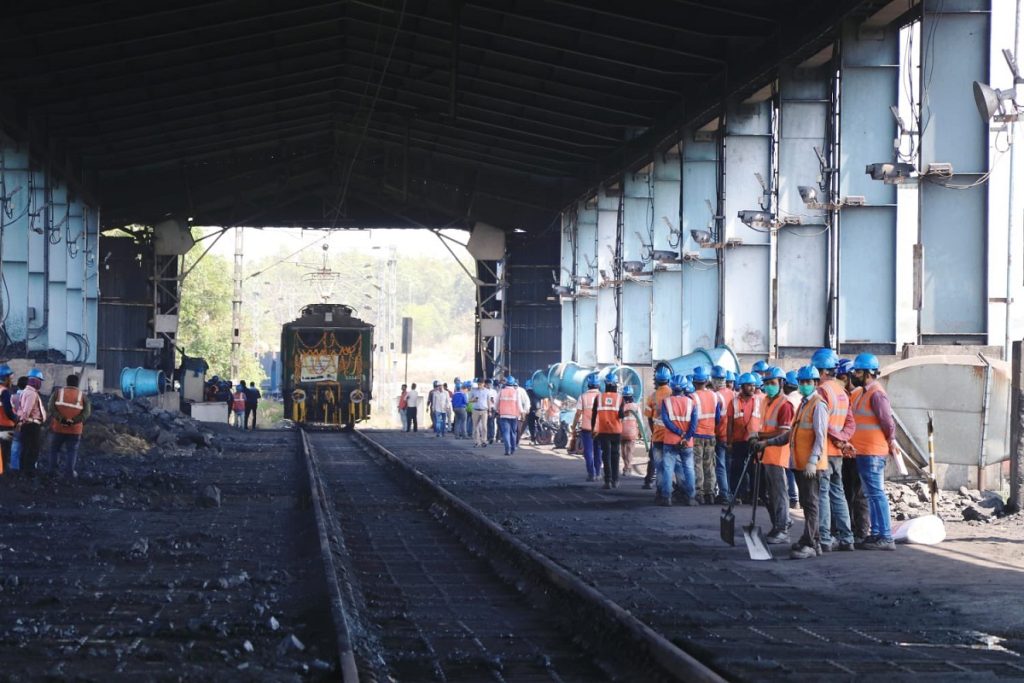 Railways Commissions 15 Gati Shakti Multimodal Cargo Terminals - India ...