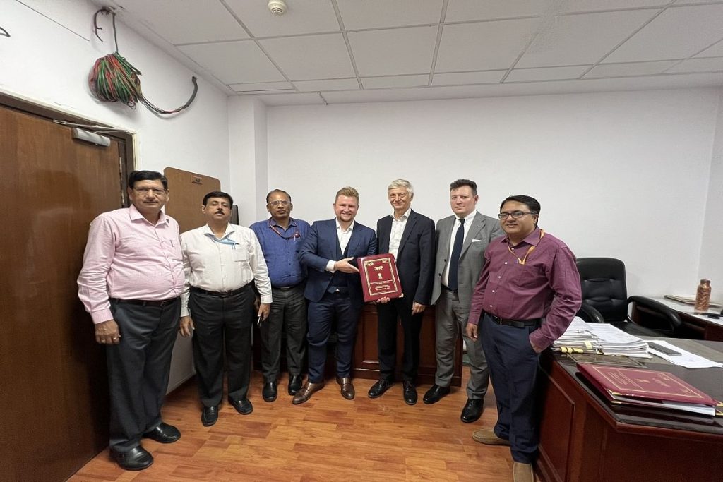 Vande Bharat Sleeper Edition: Railways Inks Manufacturing-Cum ...